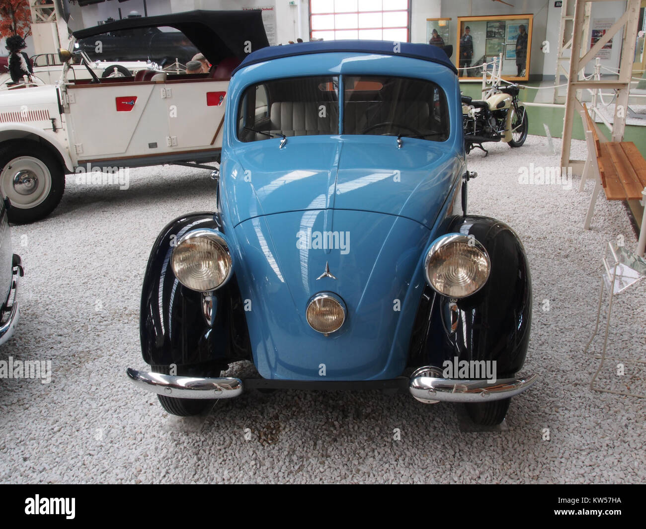 Vintage blue mercedes benz hi-res stock photography and images - Alamy