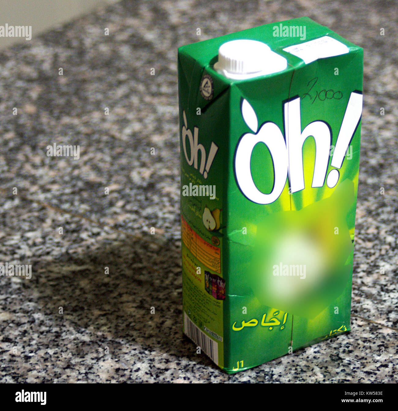 'Oh, paquet de jus de poire, Tunisie' translates to 'Oh, pear juice ...