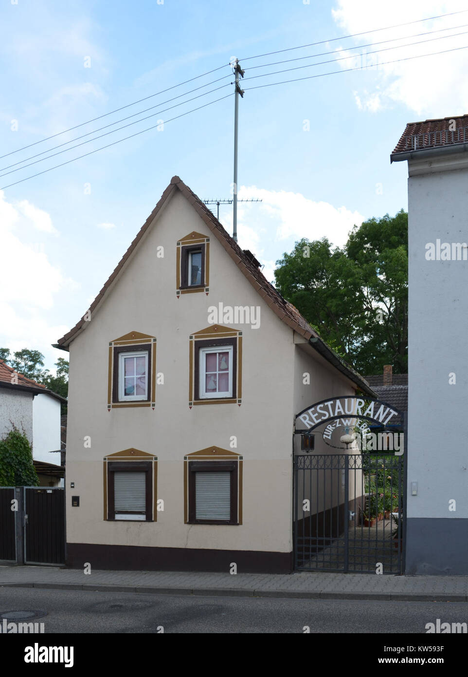 'Bonames, Am Burghof 11' refers to an address in the Bonames district ...