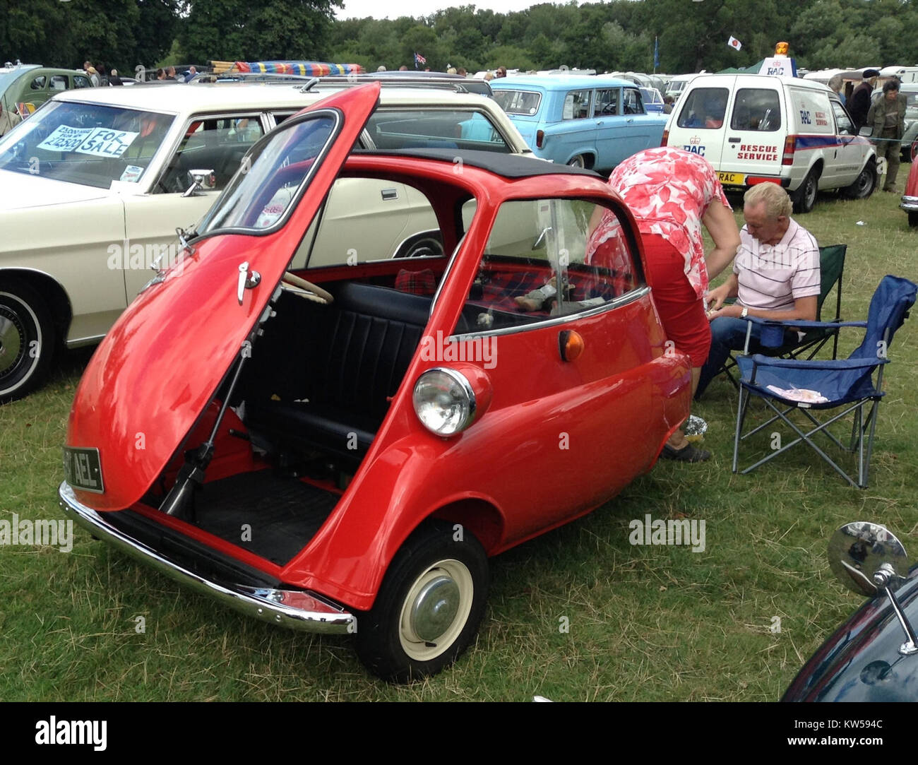 Bmw isetta 300 hi-res stock photography and images - Alamy
