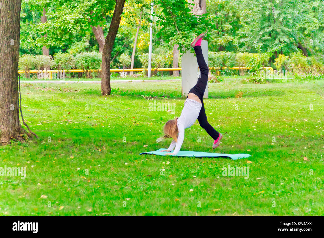 Photo cute jumping girl hi-res stock photography and images - Alamy