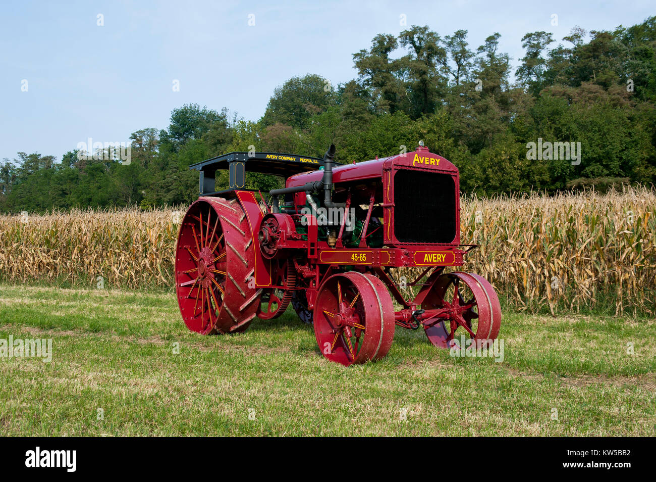 Avery tractor hi-res stock photography and images - Alamy