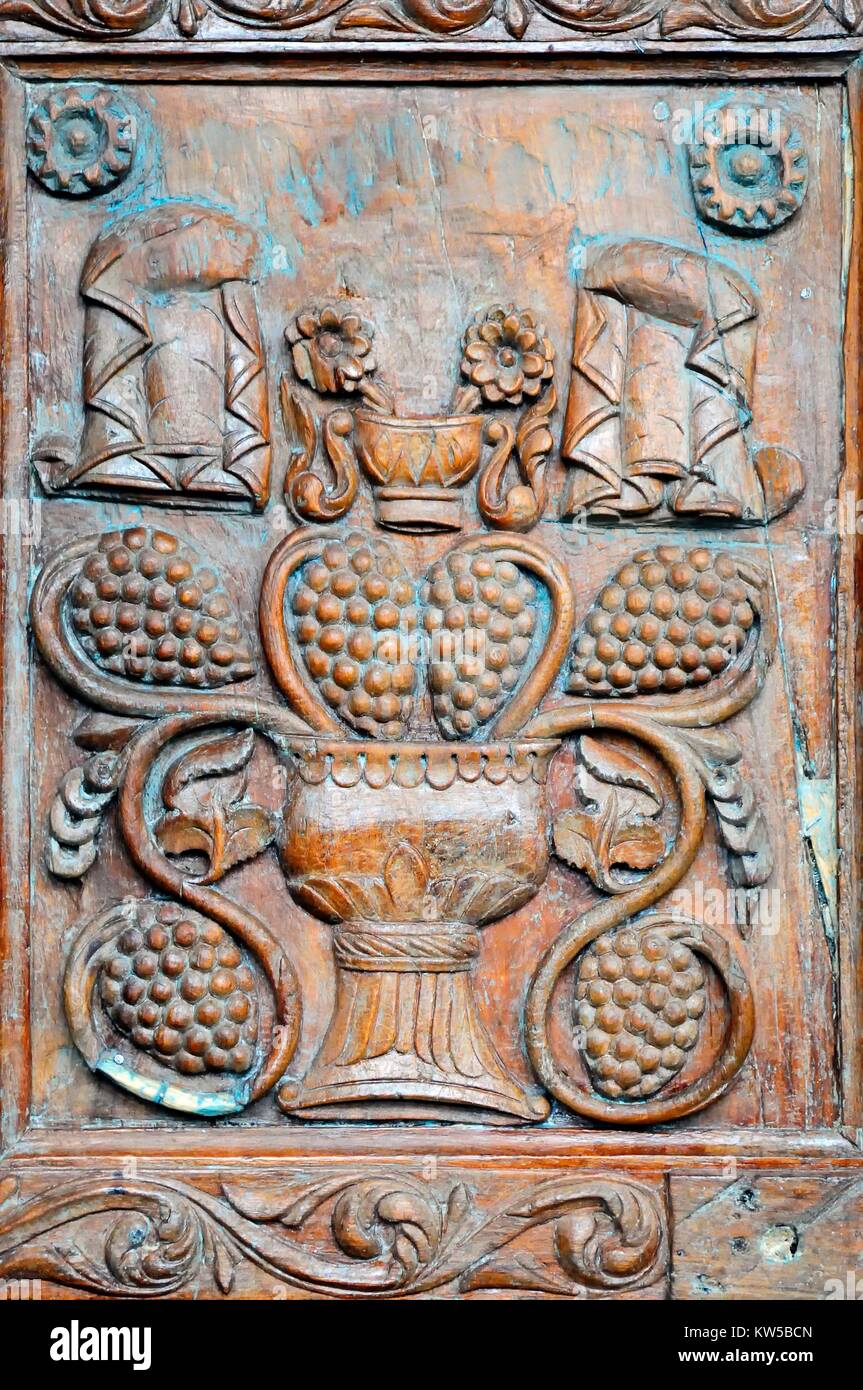 Wood carved door from Pontus era Trabzon,Turkey Stock Photo - Alamy