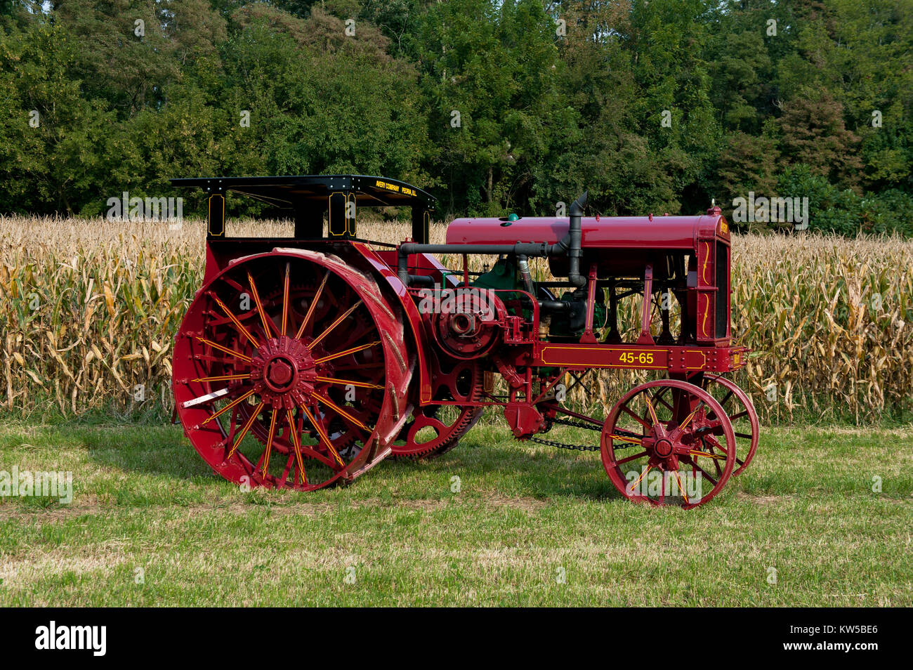 Avery tractor hi-res stock photography and images - Alamy