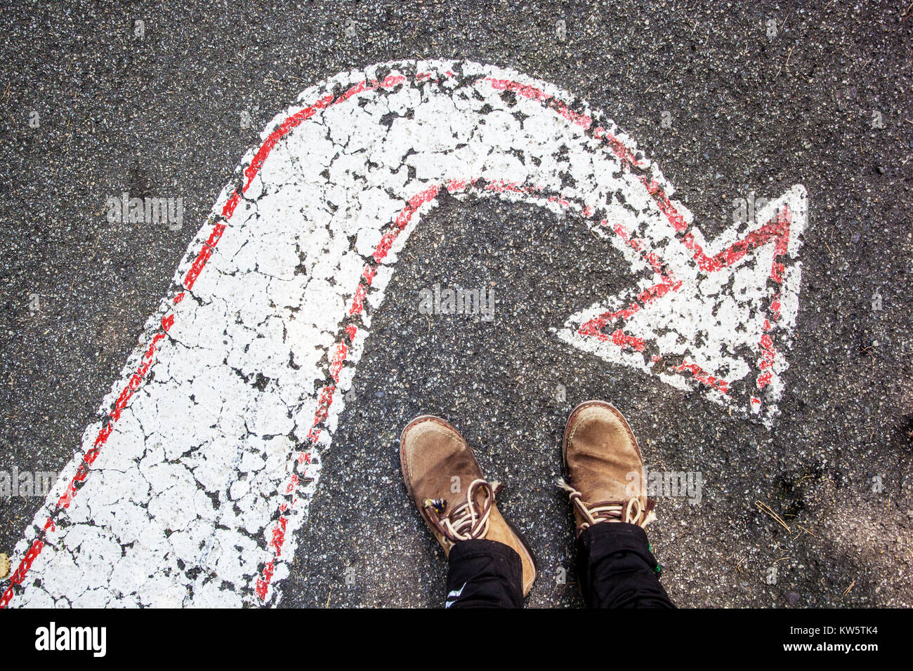 Down arrow sign hi-res stock photography and images - Alamy