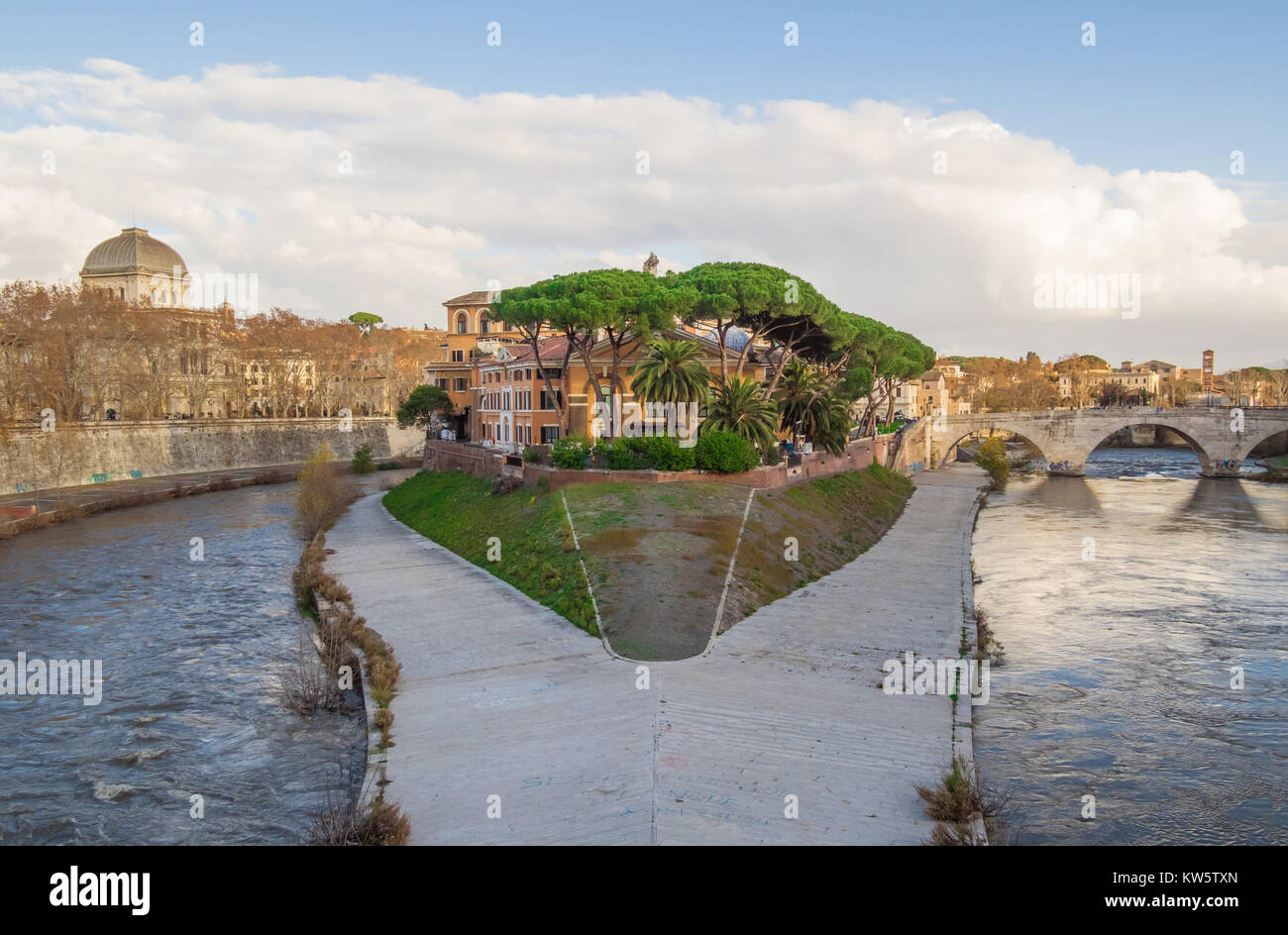 Rome (Italy) - The Tiber river and the monumental Lungotevere with ...