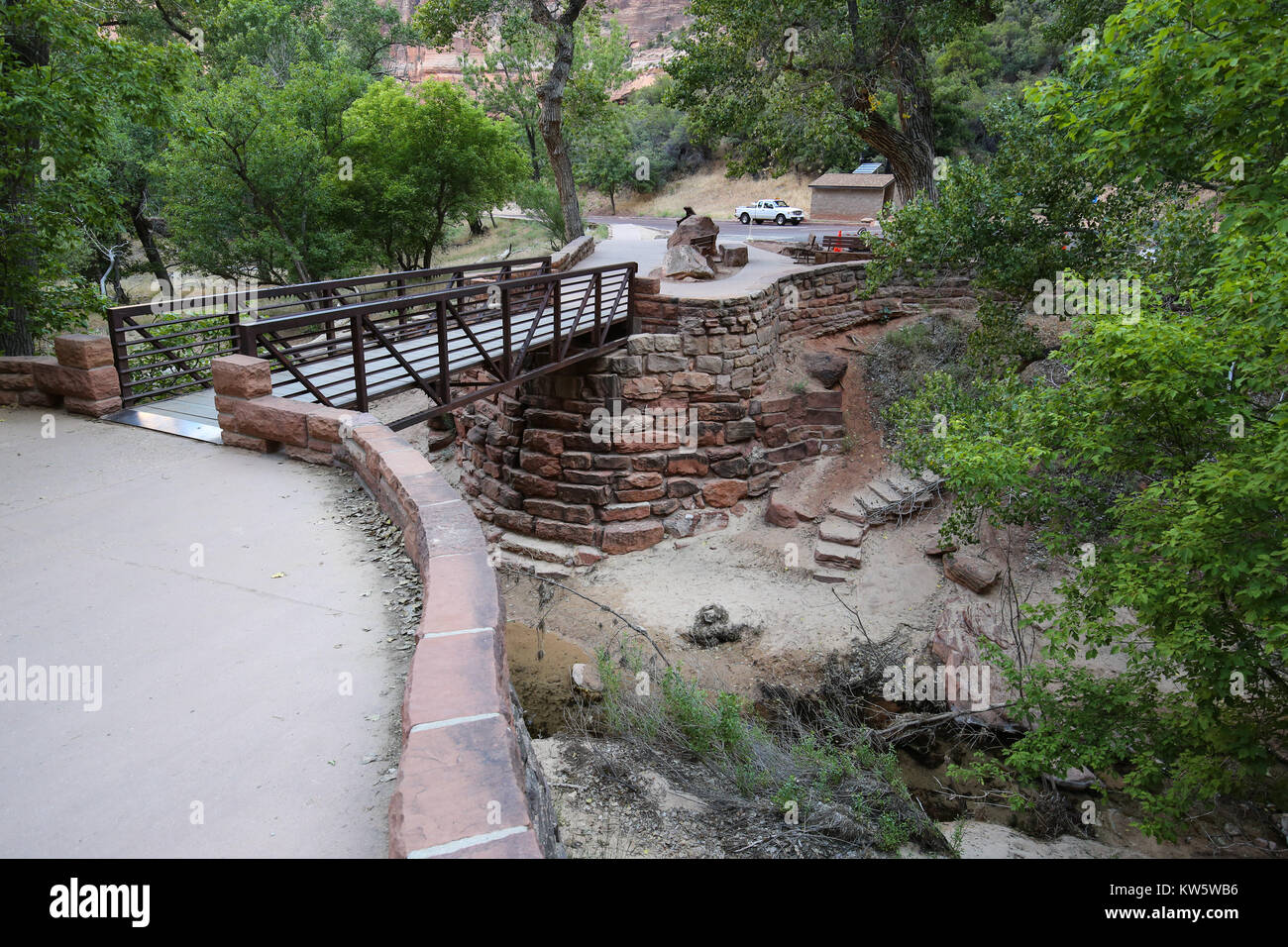 Footbridge at Weeping Rock Trailhead Stock Photo - Alamy