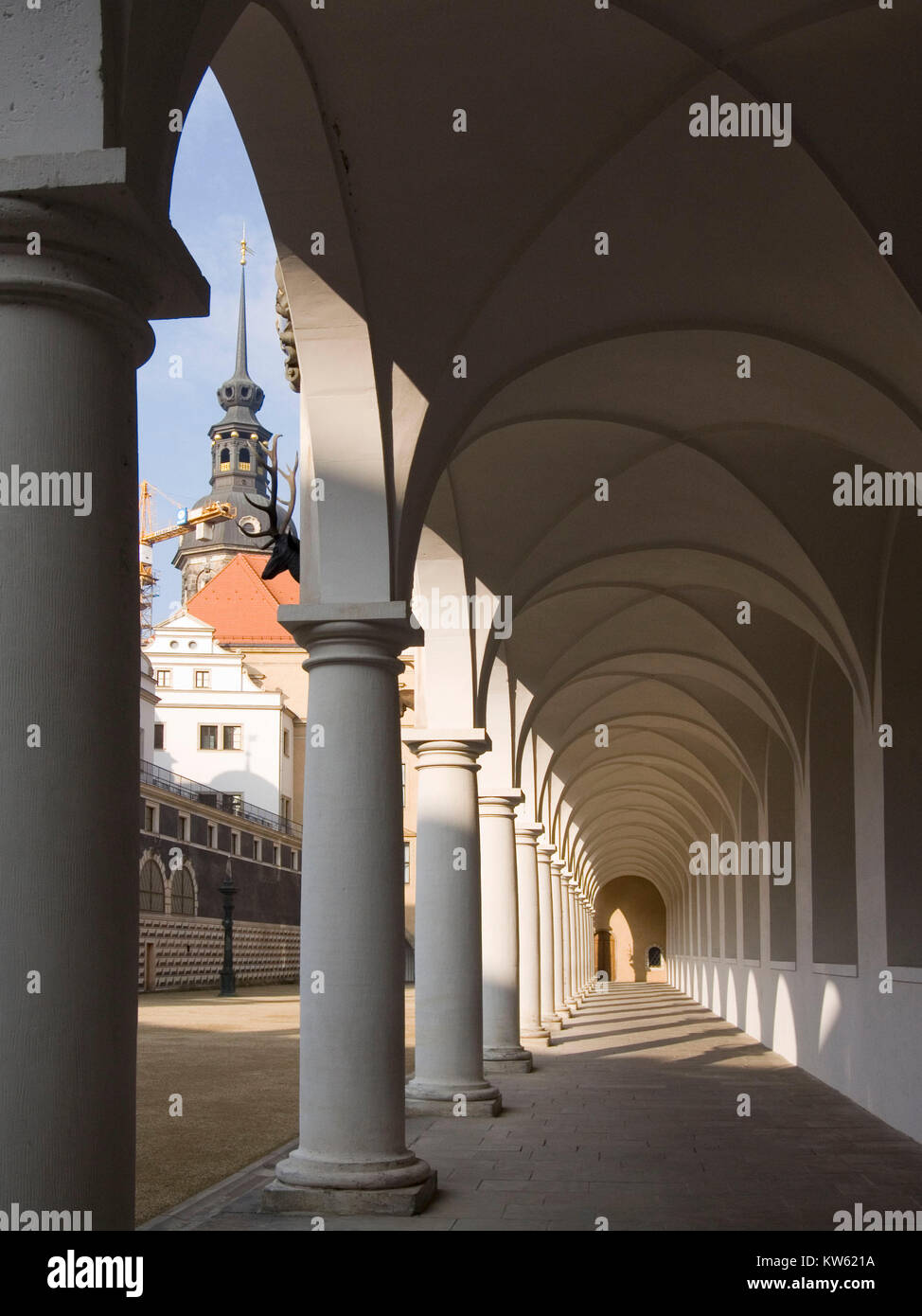 Edificio arcade hi-res stock photography and images - Alamy