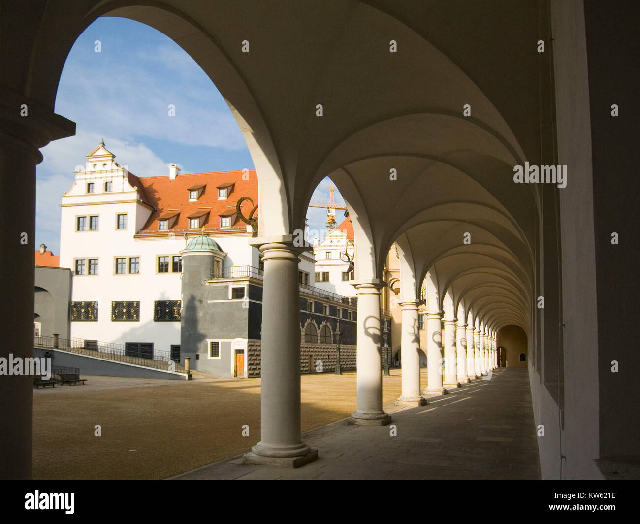 Edificio arcade hi-res stock photography and images - Alamy
