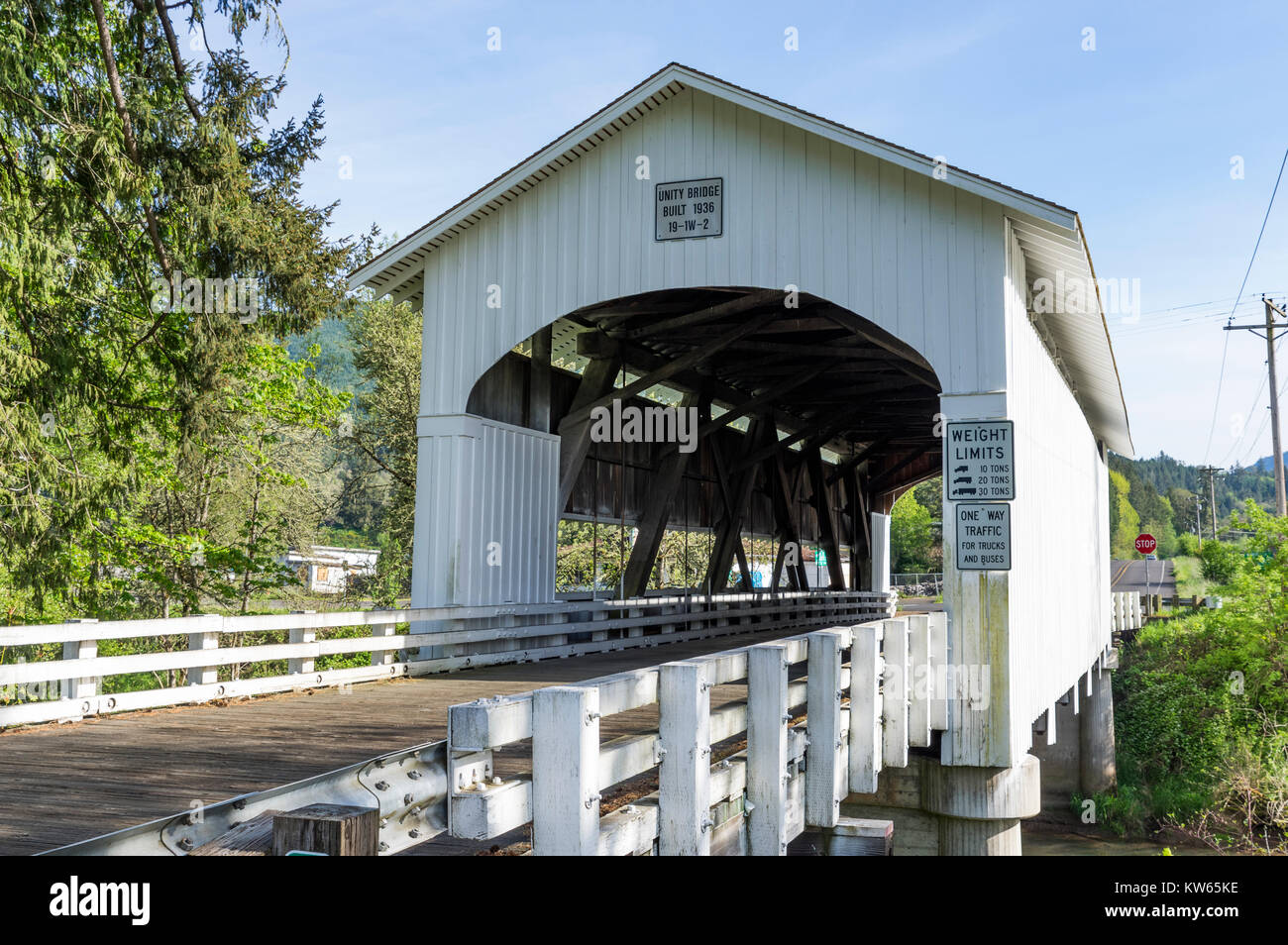 Unity Covered Bridge crosses Fall Creek near Lowell. Lowell, Oregon ...