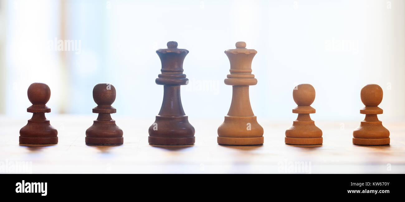 Chess pieces battle hi-res stock photography and images - Alamy
