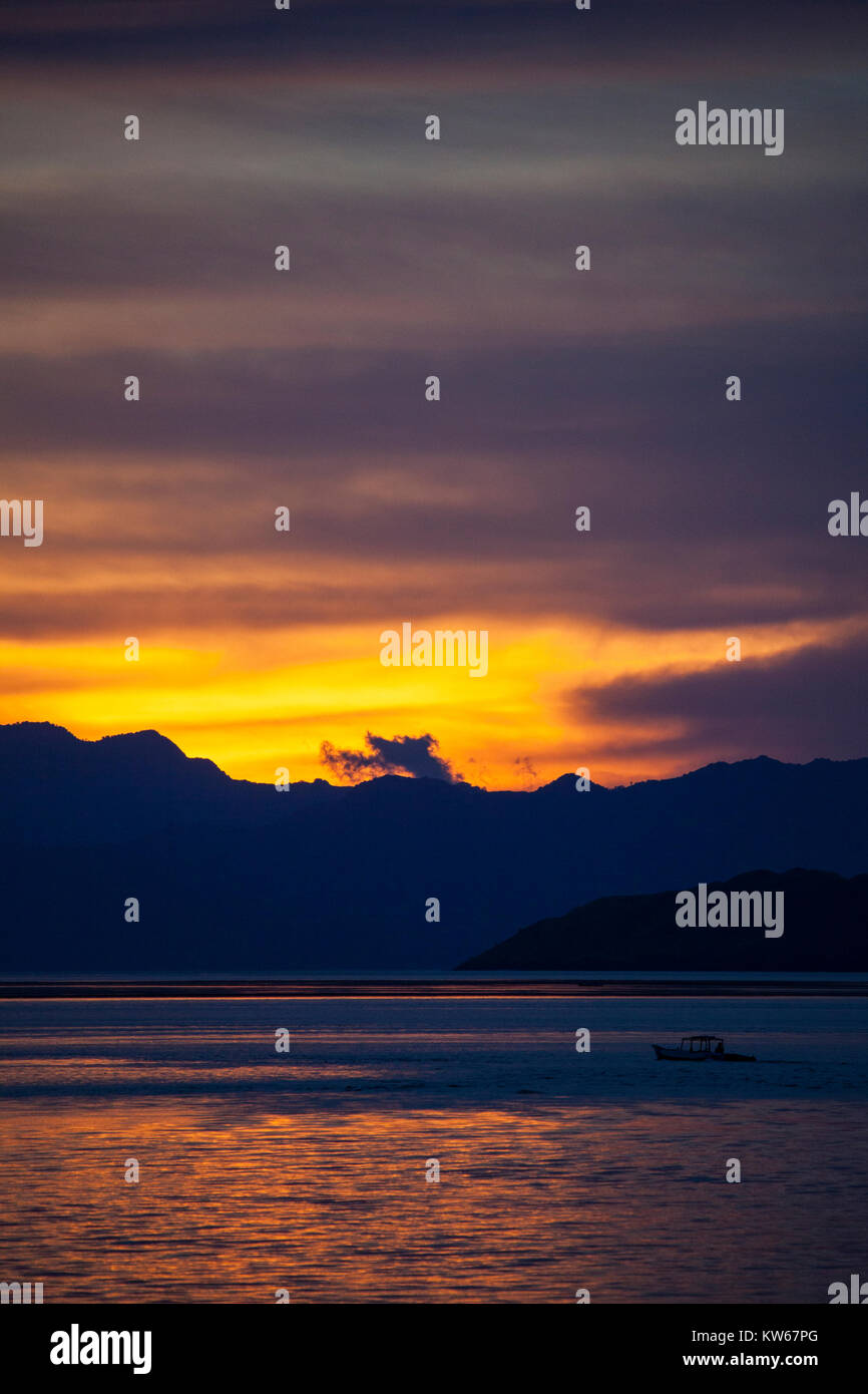 Sunset in Komodo Indonesia. (Pulau Kalong Stock Photo - Alamy