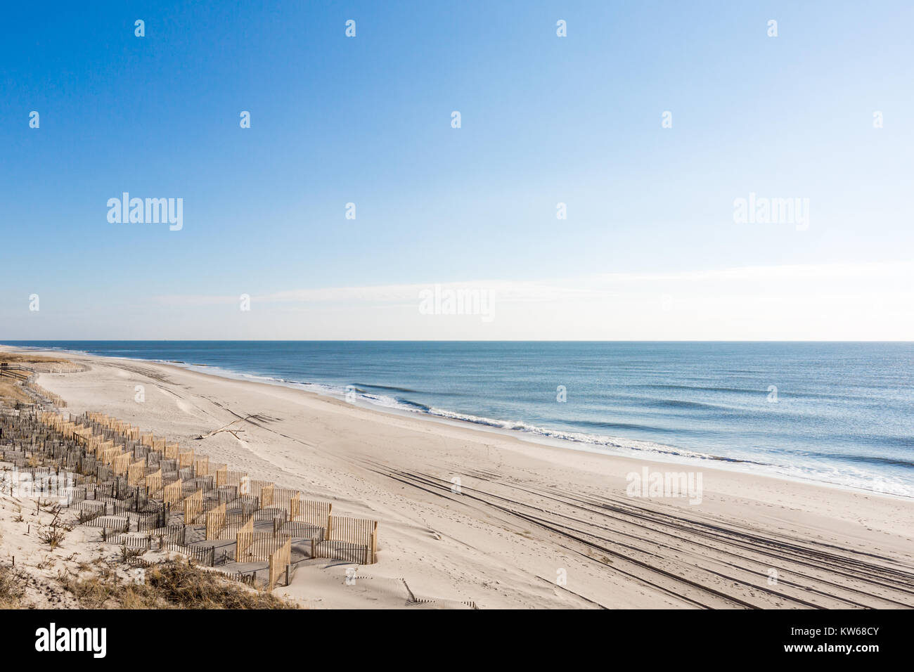 beach fencing on a atlantic beach in the hamptons Stock Photo - Alamy