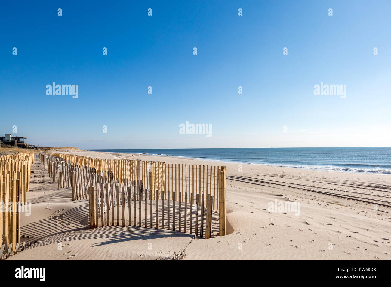 beach fencing on a atlantic beach in the hamptons Stock Photo - Alamy