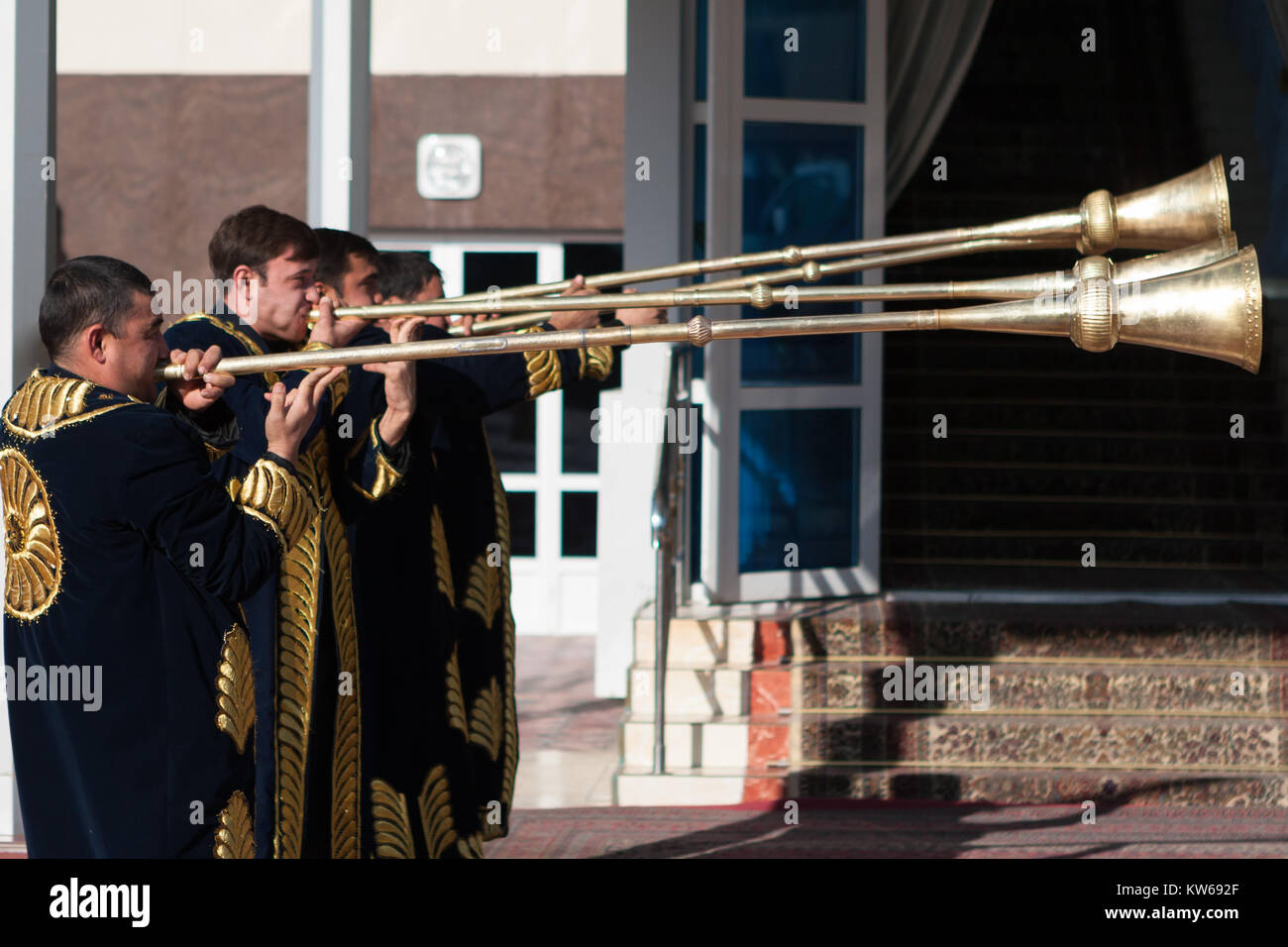 Persian trumpet hi-res stock photography and images - Alamy