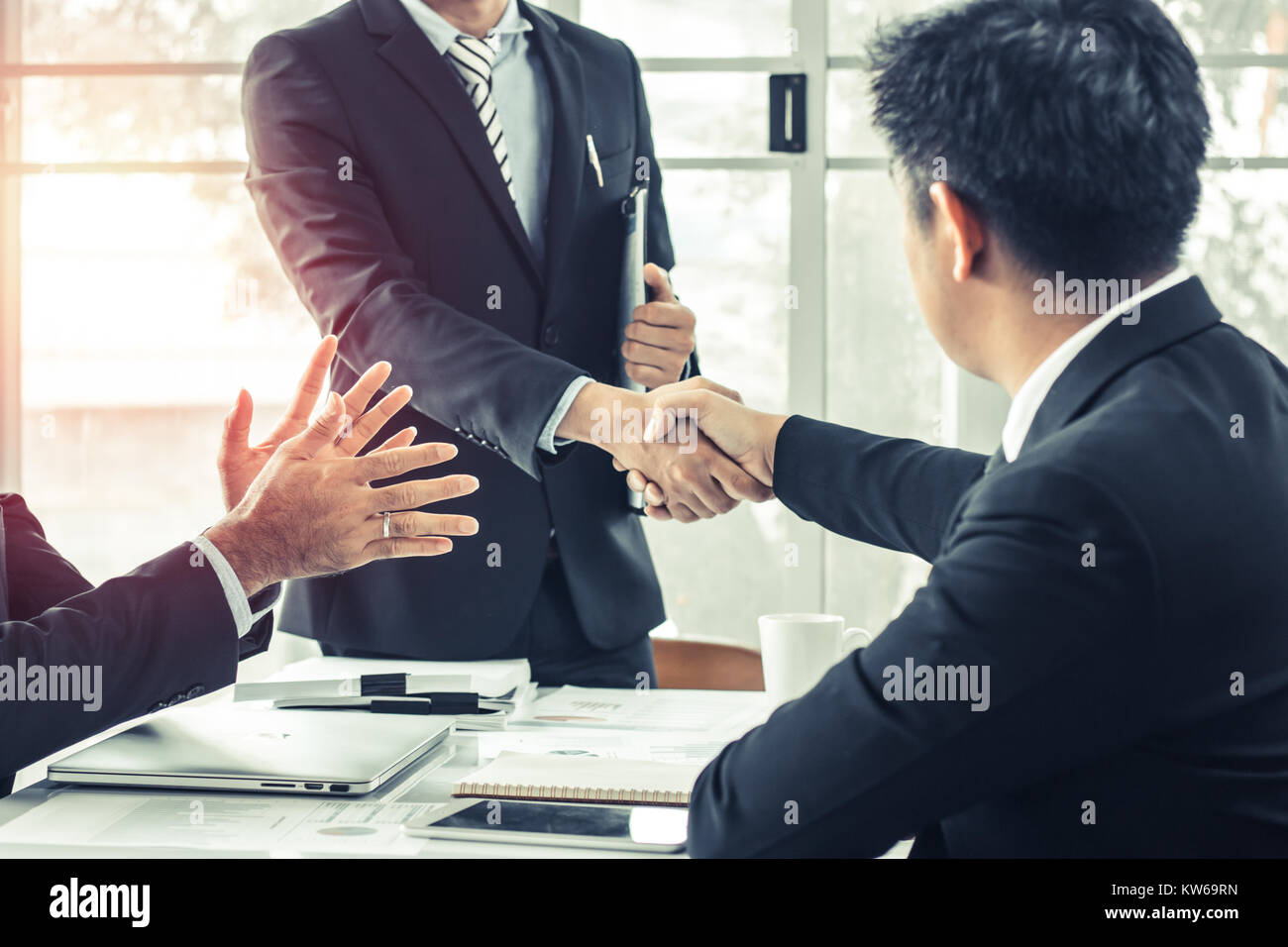 Business people shaking hand to cooperate and deal in business ...