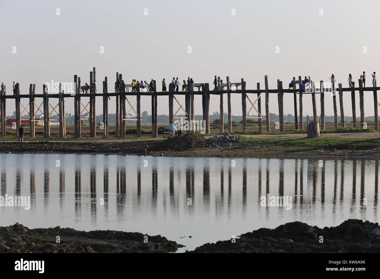 U pain bridge myanmar hi-res stock photography and images - Alamy