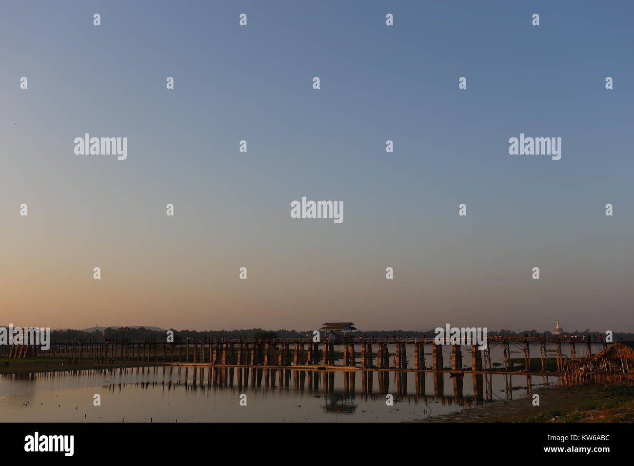 U pain bridge myanmar hi-res stock photography and images - Alamy