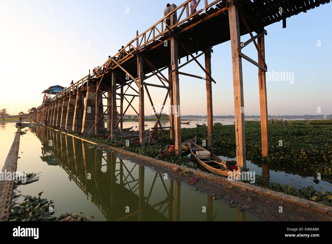 The U Bein bridge in the region of Mandalay is the world's longest teak ...