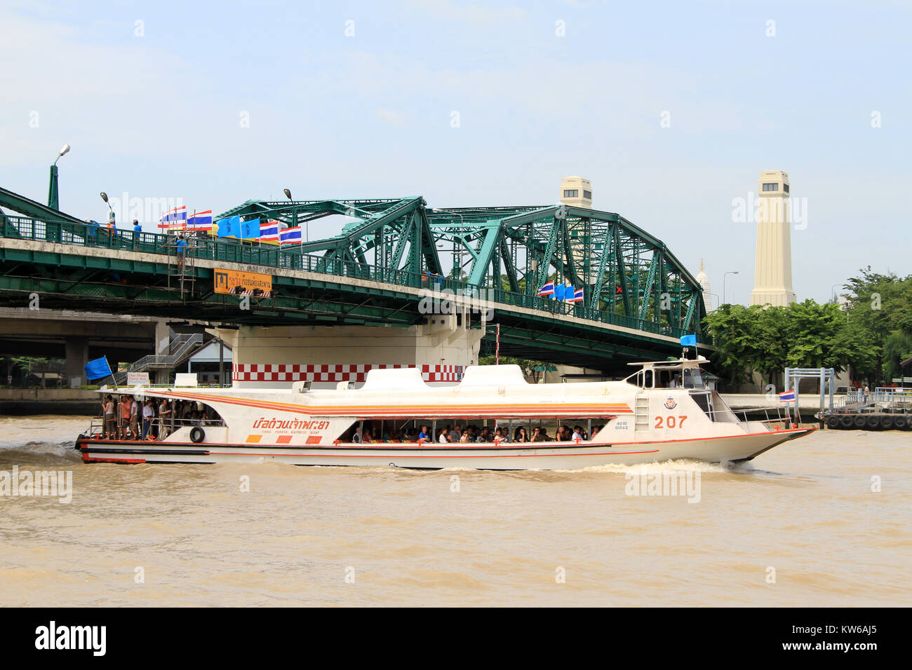 Phra pok klao bridge hi-res stock photography and images - Alamy