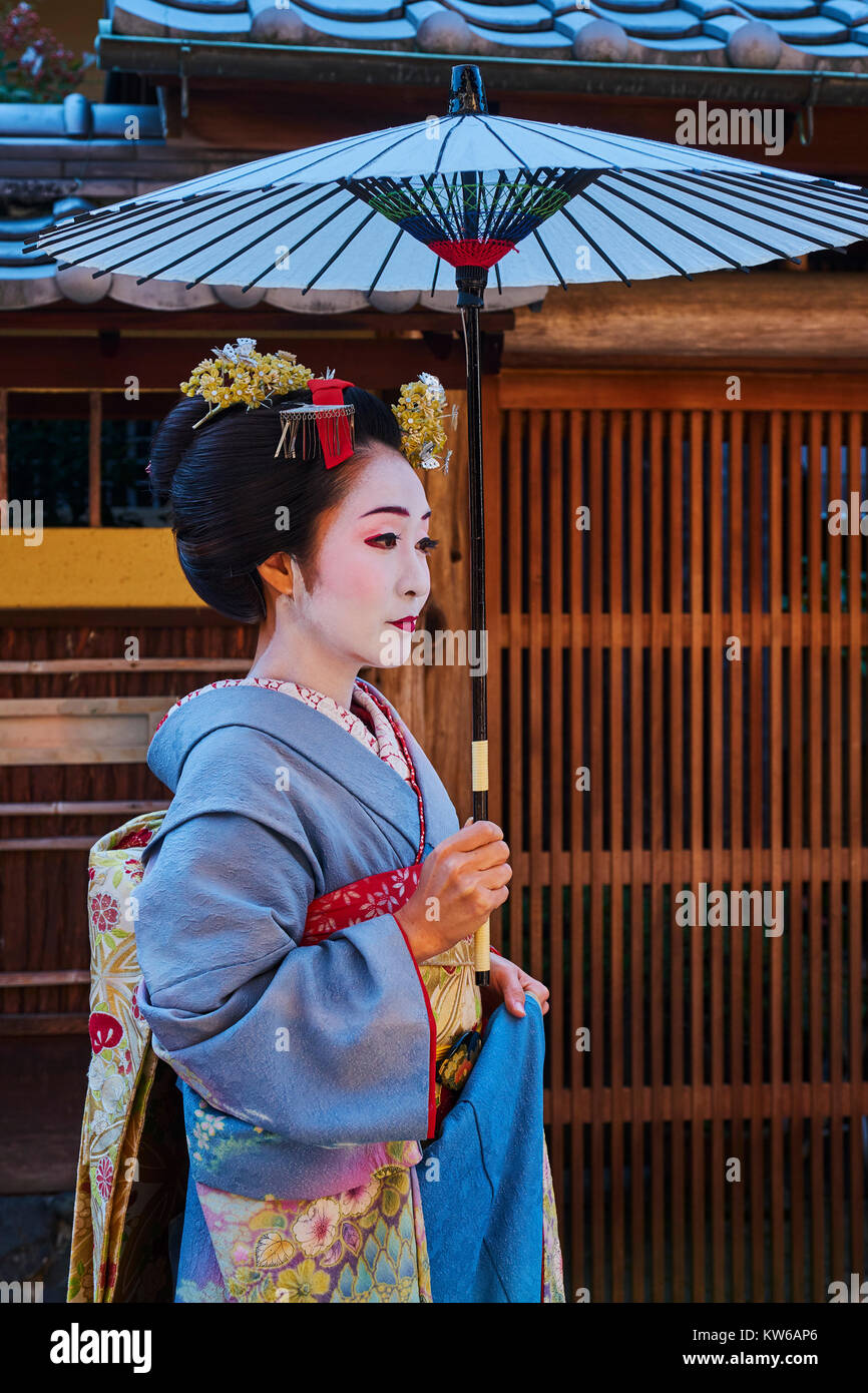 Kyoto geisha hi-res stock photography and images - Alamy