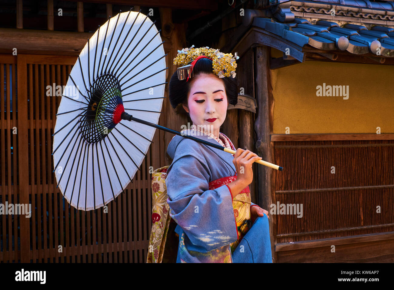 Kyoto geisha hi-res stock photography and images - Alamy
