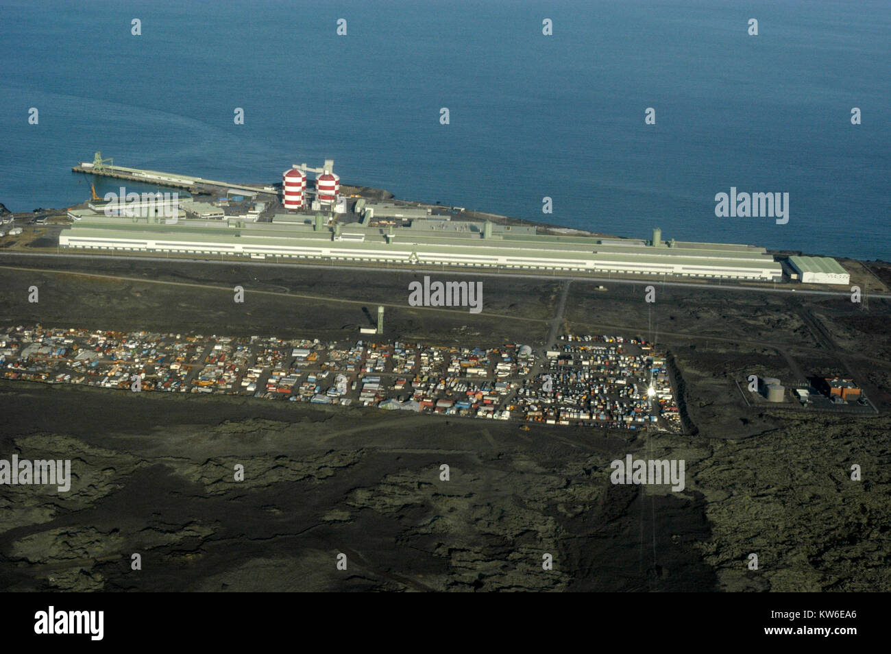 Alcan aluminium smelter hi-res stock photography and images - Alamy