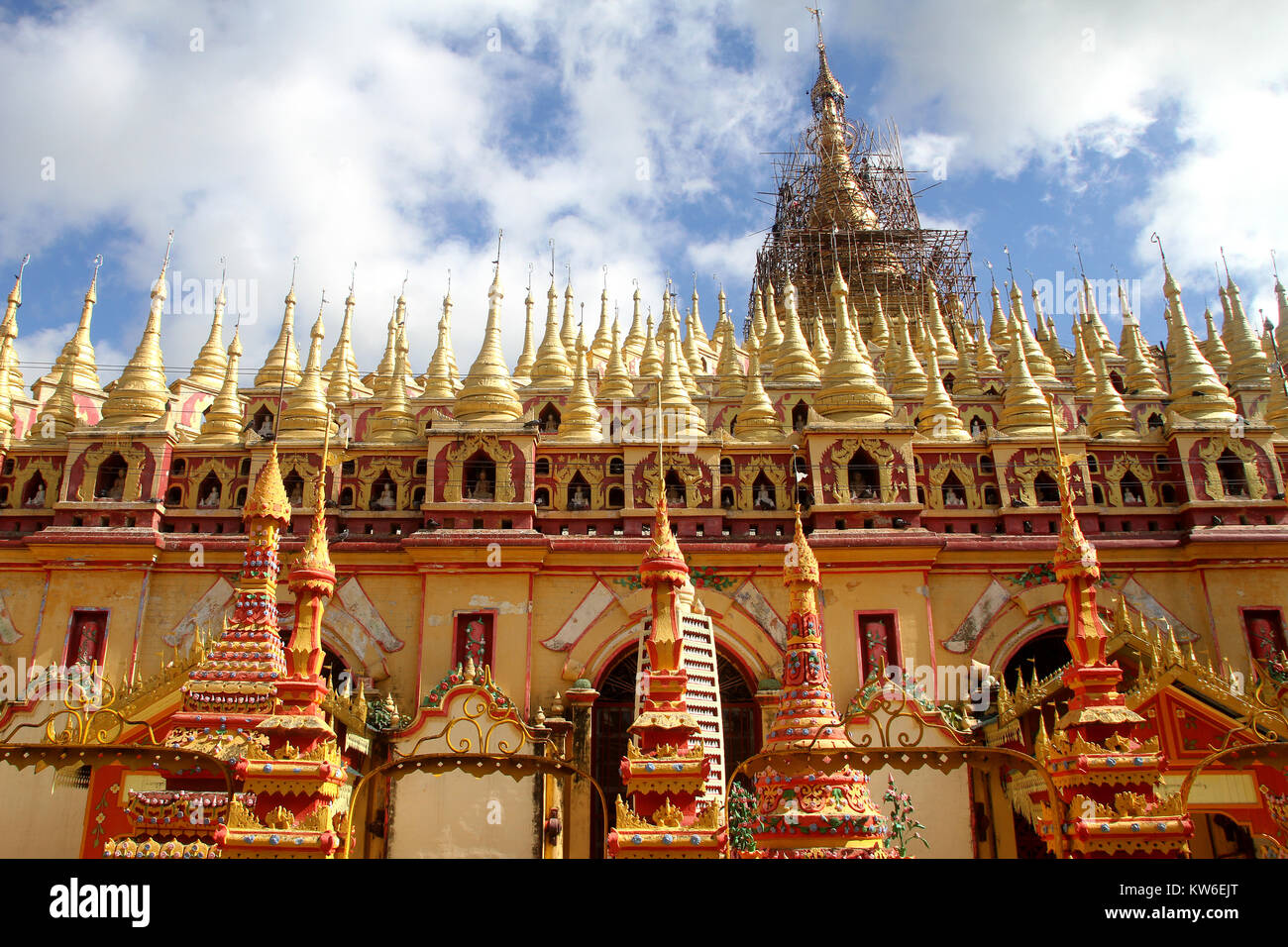 Wall of temple in Mohnyin Thambuddhei Paya, Moniwa, Myanmar Stock Photo ...