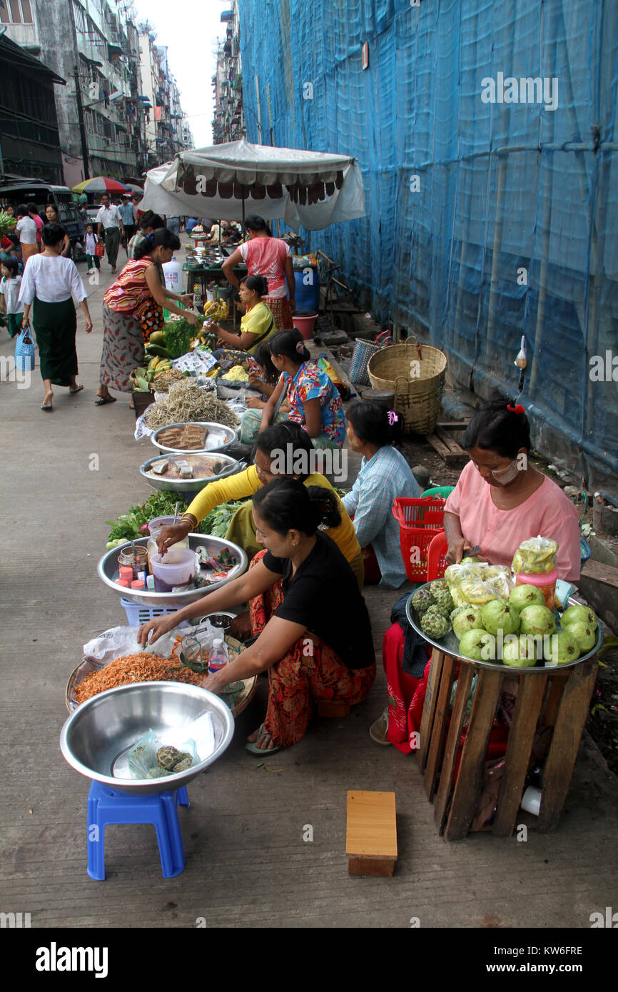 Farmer's street vegetables market in Yangon, Myanmar Stock Photo - Alamy