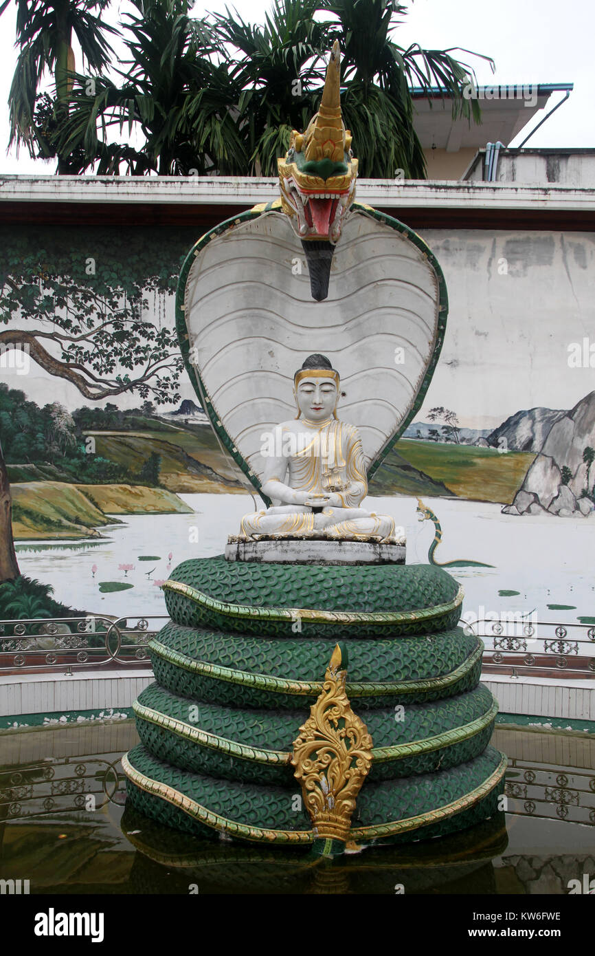 Buddhist snake sculpture fountain hi-res stock photography and images ...