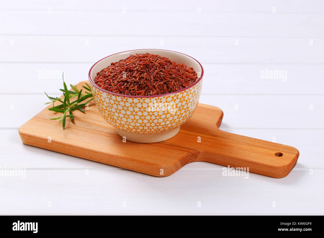 bowl of red rice on wooden cutting board Stock Photo - Alamy