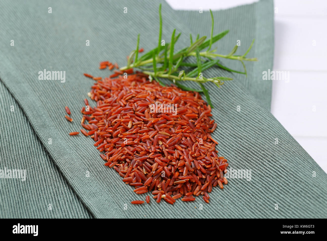 pile of red rice on grey place mat - close up Stock Photo - Alamy