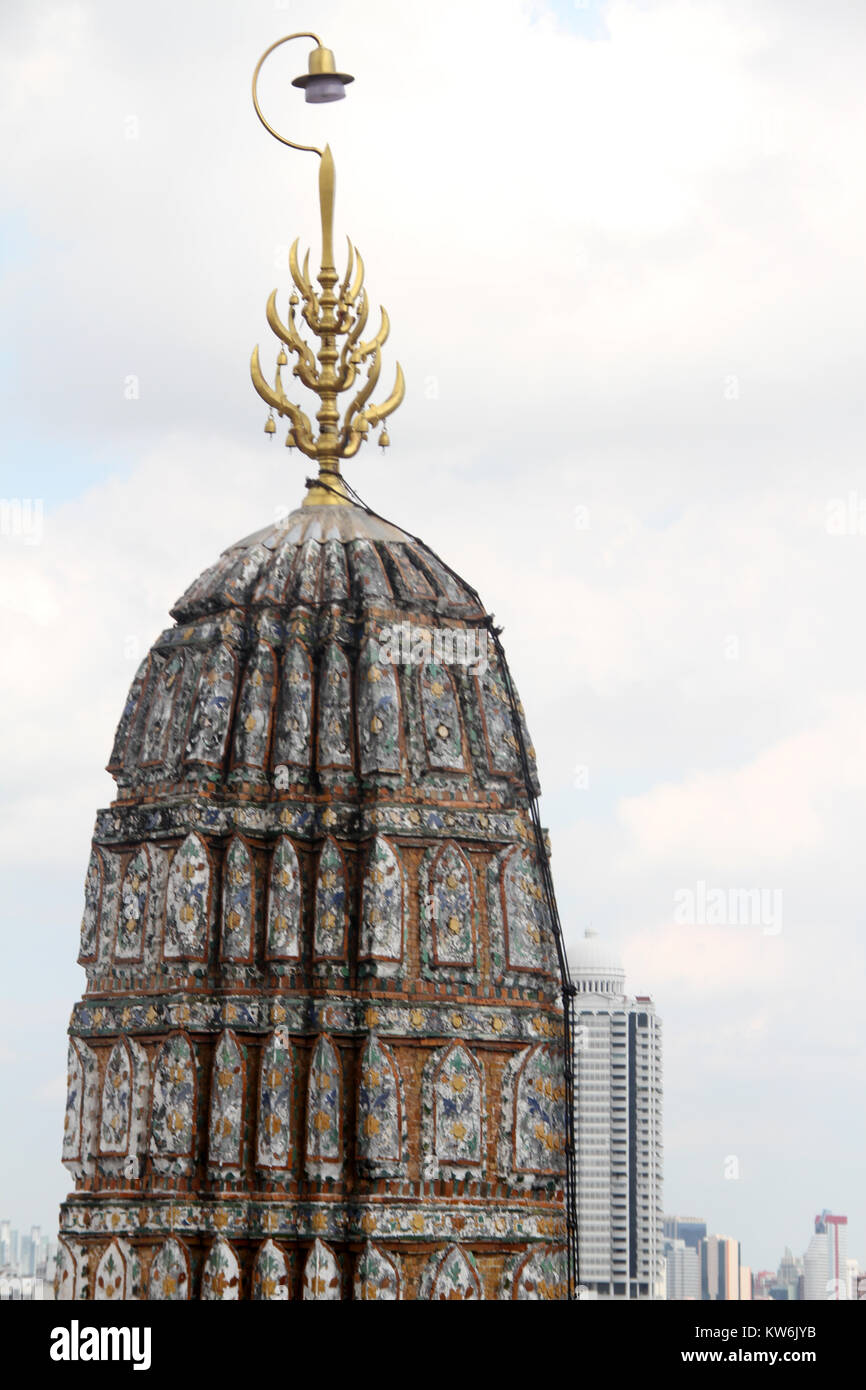 Top of prang in wat Arun in Bangkok, Thailand Stock Photo - Alamy