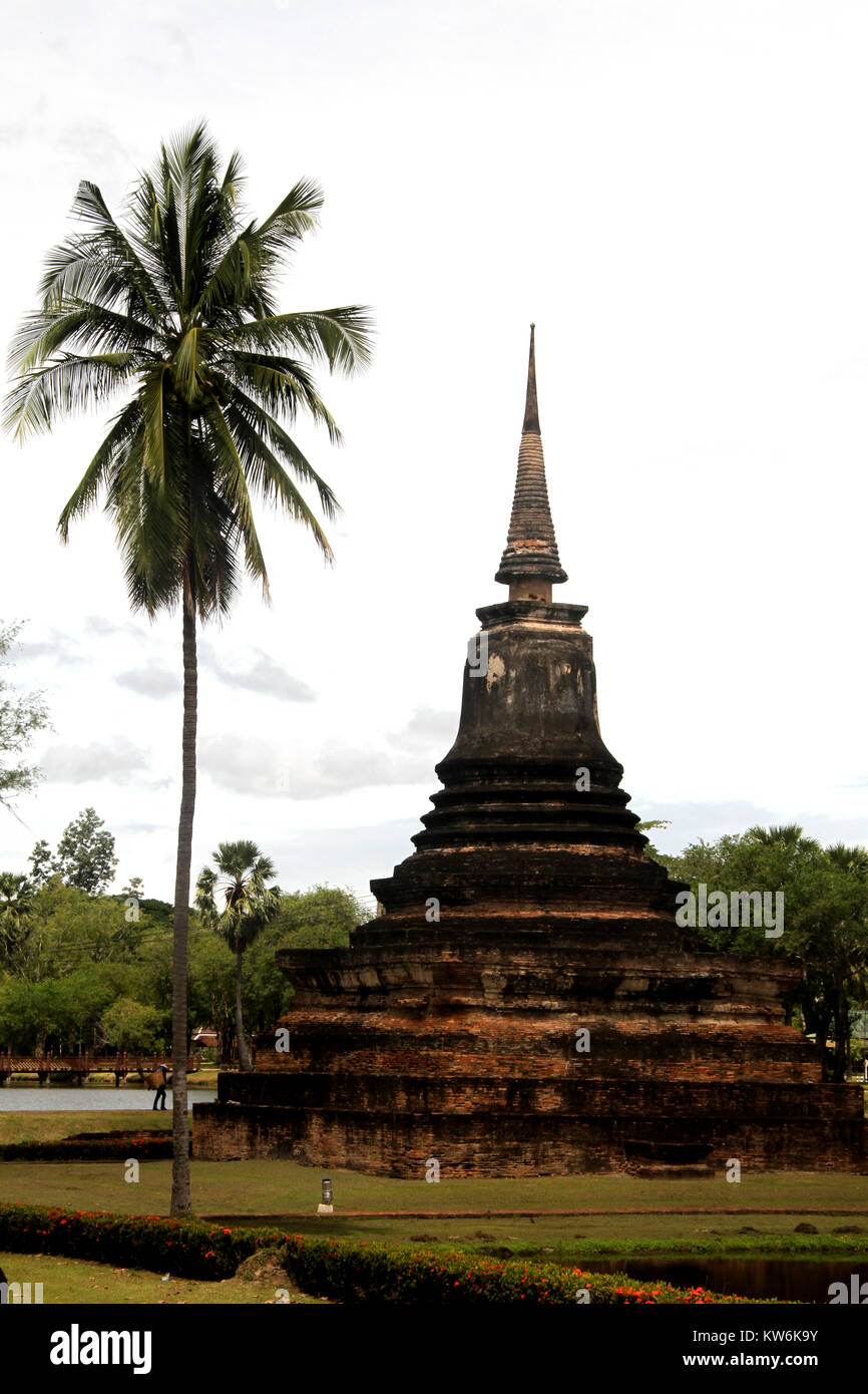 Palm tree and brick stupa in Sukhotai, Thailand Stock Photo - Alamy