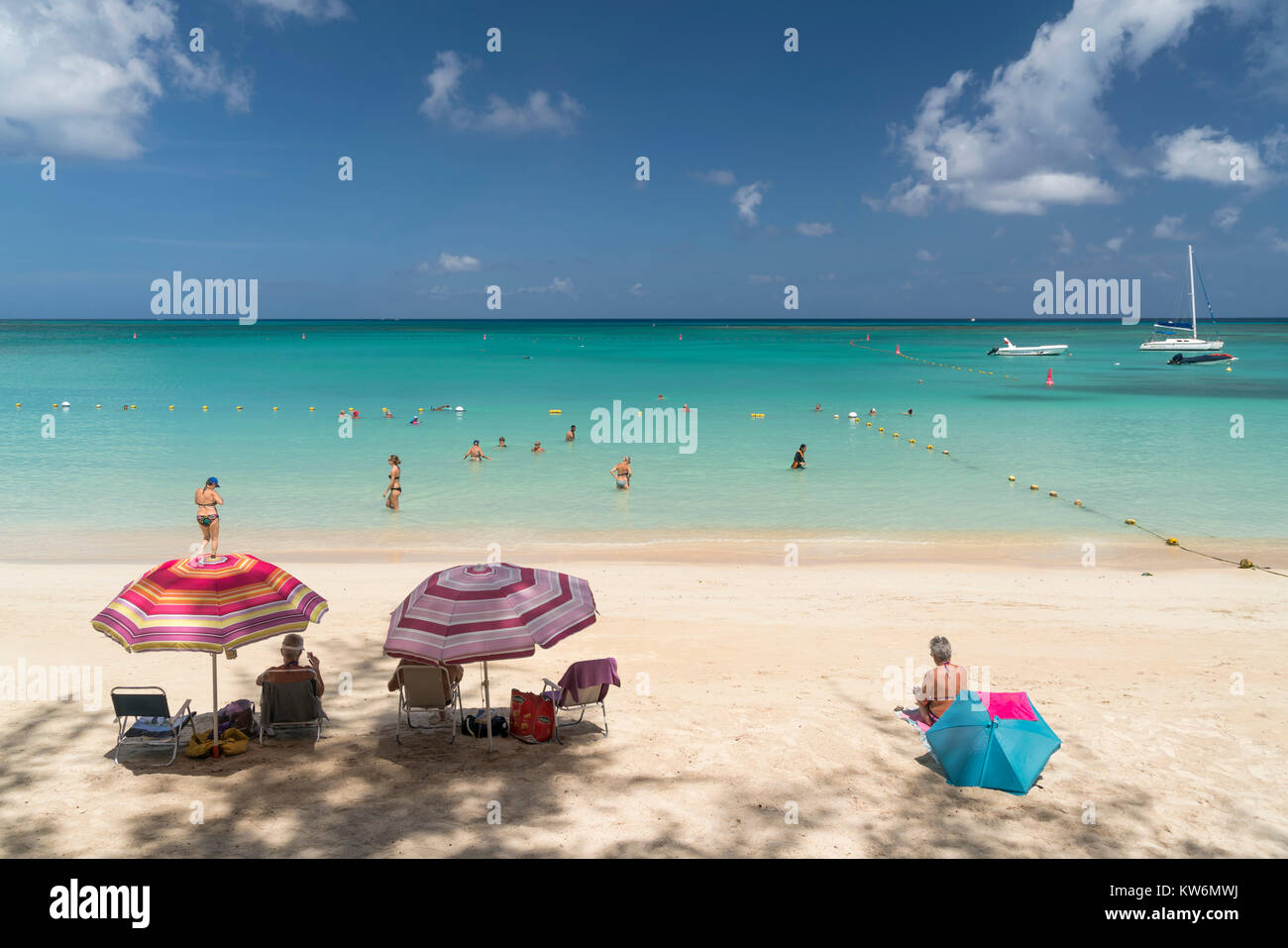 am öffentlichen Strand von Pereybere, Grand Baie, Mauritius, Afrika ...