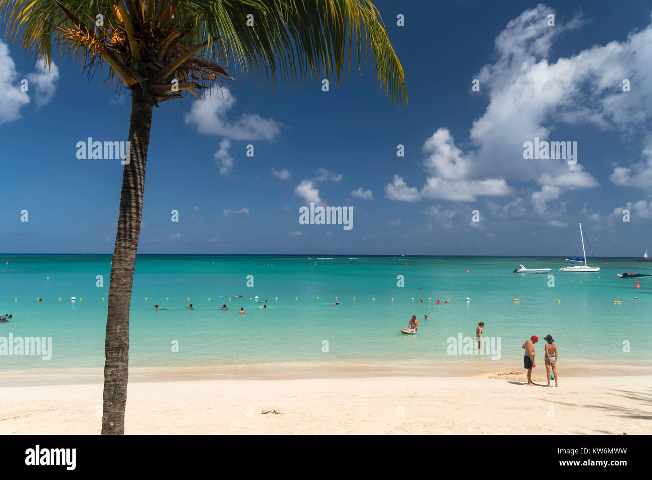 am öffentlichen Strand von Pereybere, Grand Baie, Mauritius, Afrika ...