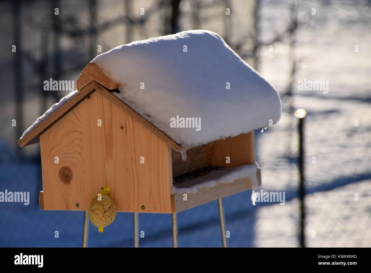 bird house made of Wood with snow Stock Photo - Alamy