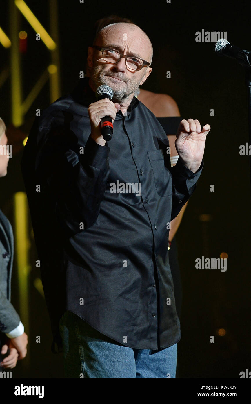 Phil collins funny face hi-res stock photography and images - Alamy
