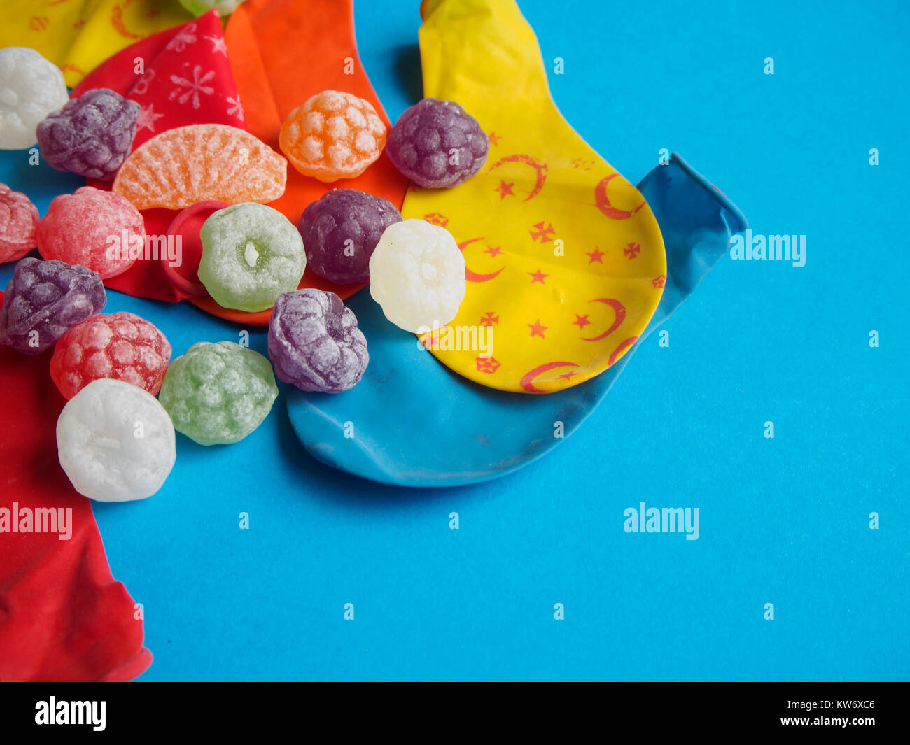 Balloons balloon party empty deflated hi-res stock photography and ...