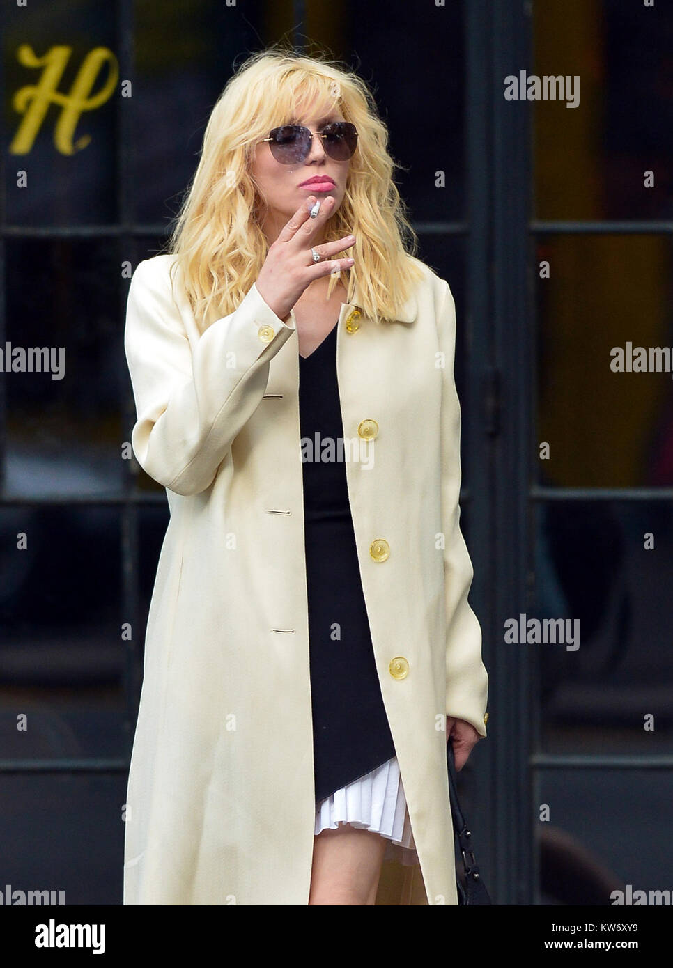 Courtney love has a quick cigarette hi-res stock photography and images ...