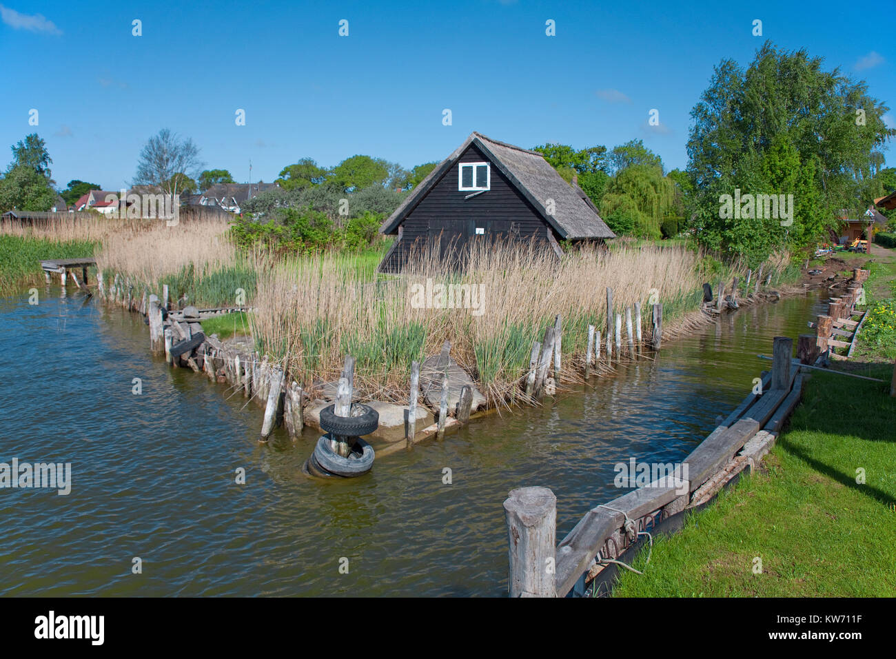 Water reed roof hi-res stock photography and images - Alamy