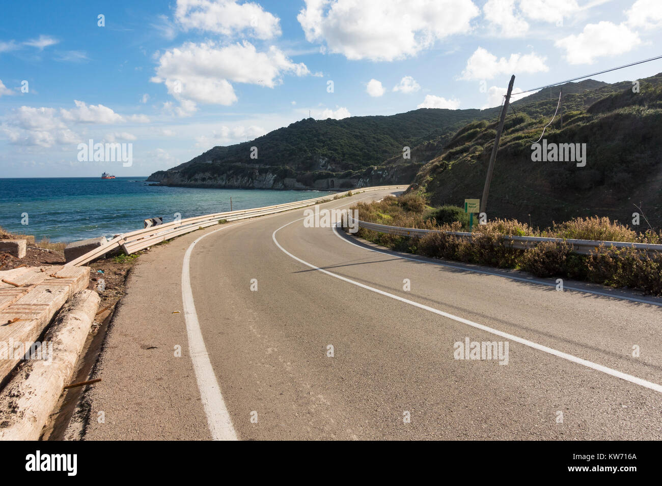 Strait road hi-res stock photography and images - Alamy