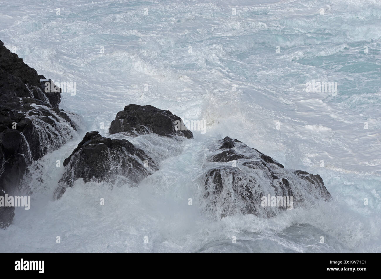 Black rock reef hi-res stock photography and images - Alamy