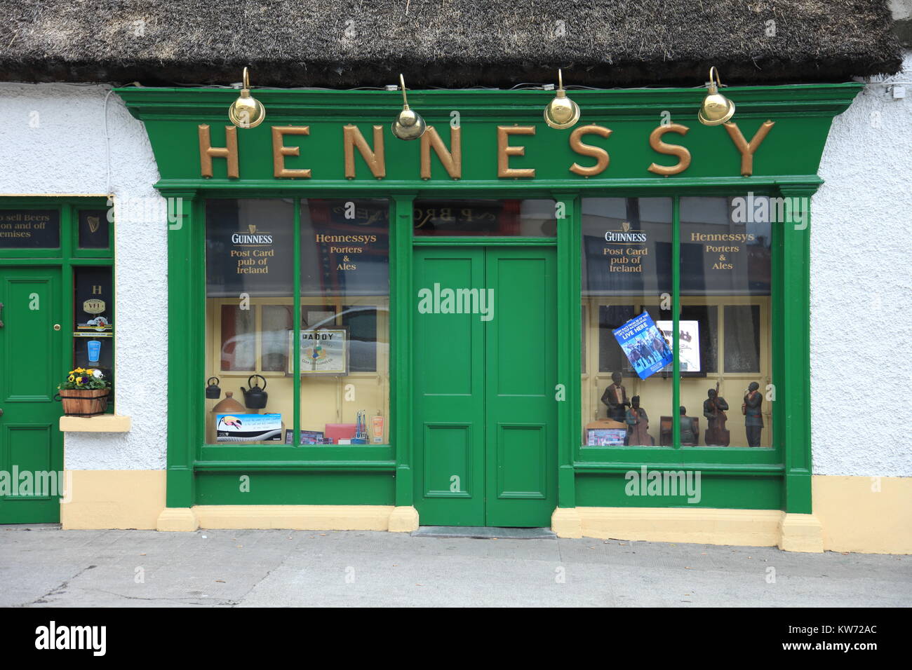 Traditional family pub hi-res stock photography and images - Alamy