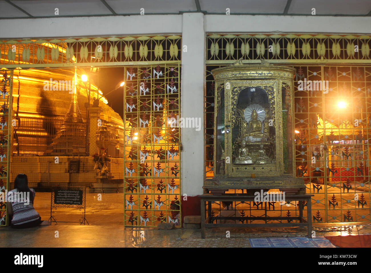 Buddhas statue inside pagoda hi-res stock photography and images - Alamy