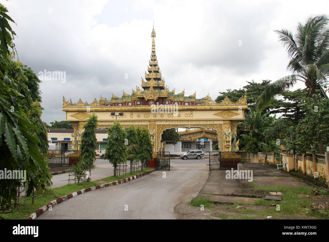 Big gate of Ne Vin pagoda in Yangon, Myanmar Stock Photo - Alamy