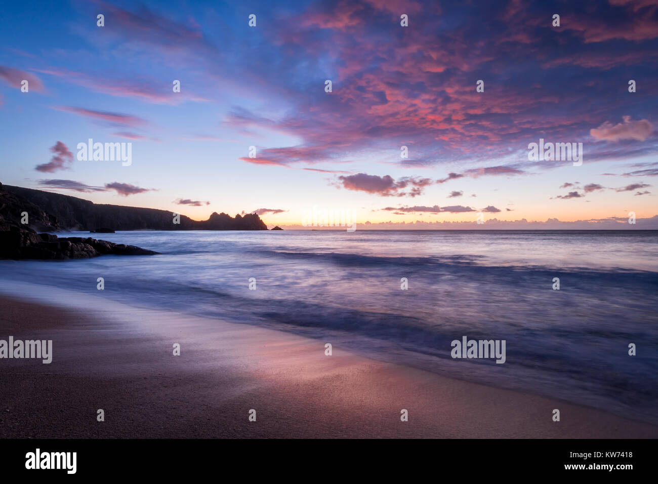 Treen beach cornwall hi-res stock photography and images - Alamy