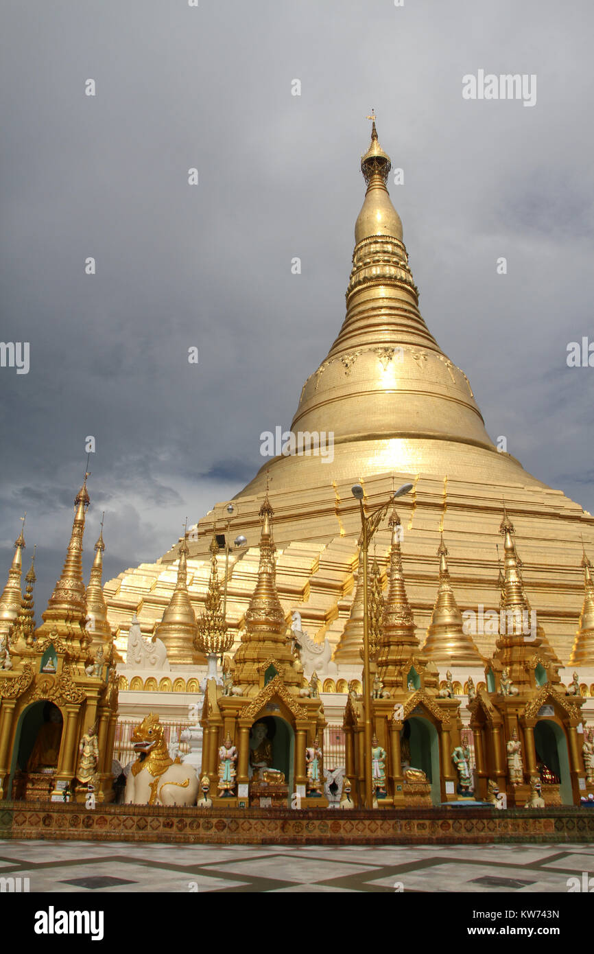 Dark cloud on the sky and Shwe Dagon pagoda in Yangon, Myanmar Stock ...