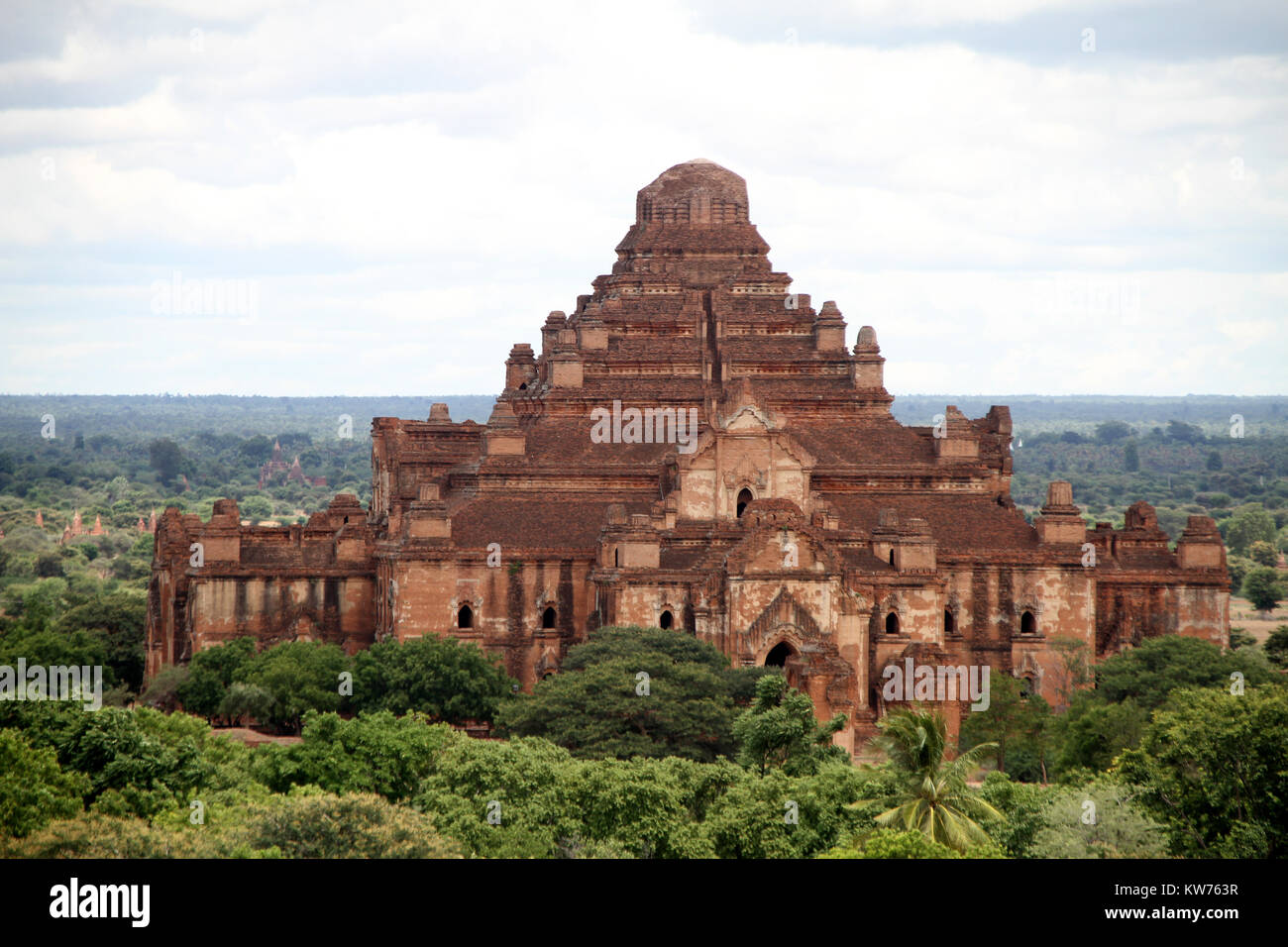 Temple piramid Dhammayangyi in Bagan, Myanmar Stock Photo - Alamy