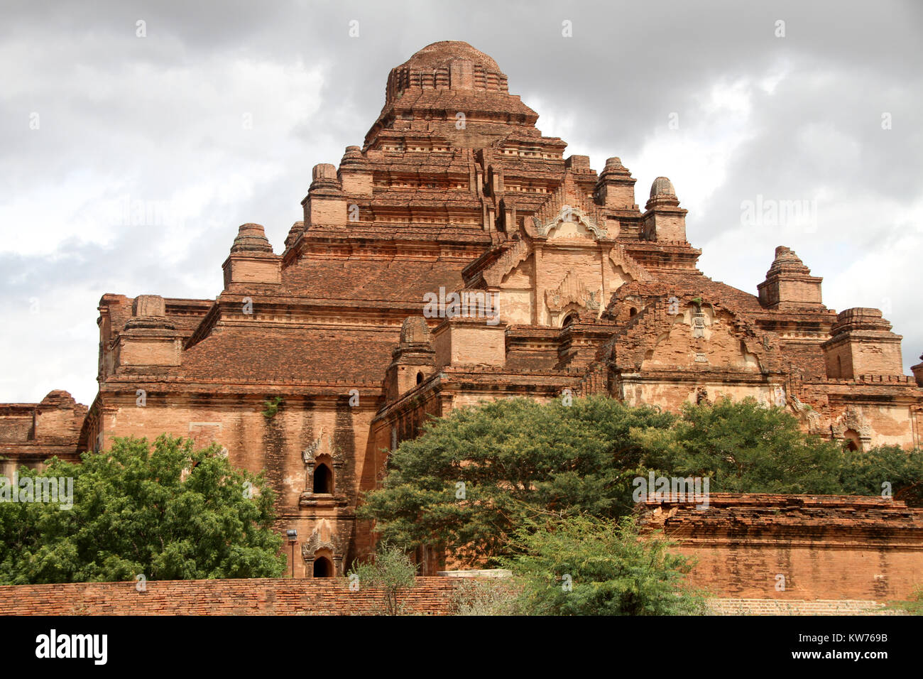 Temple piramid Dhammayangyi in Bagan, Myanmar Stock Photo - Alamy